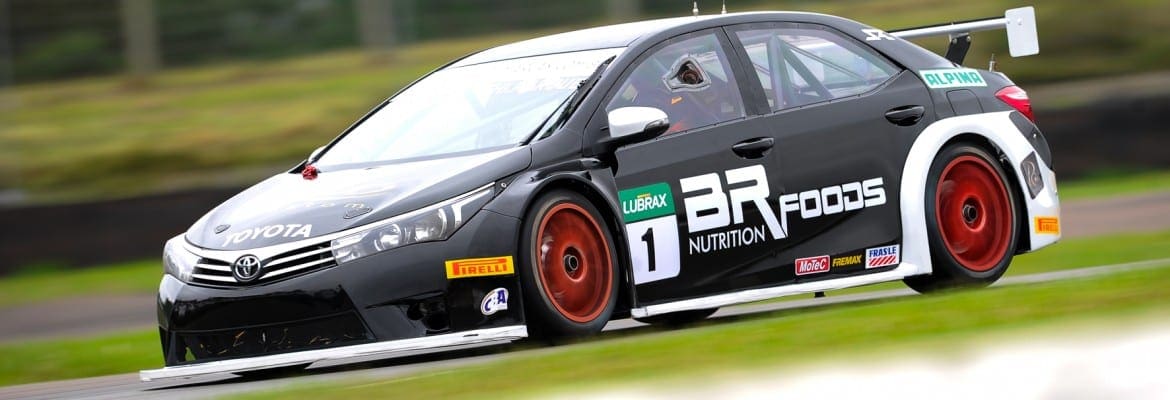 Thiago Marques abre os trabalhos na frente