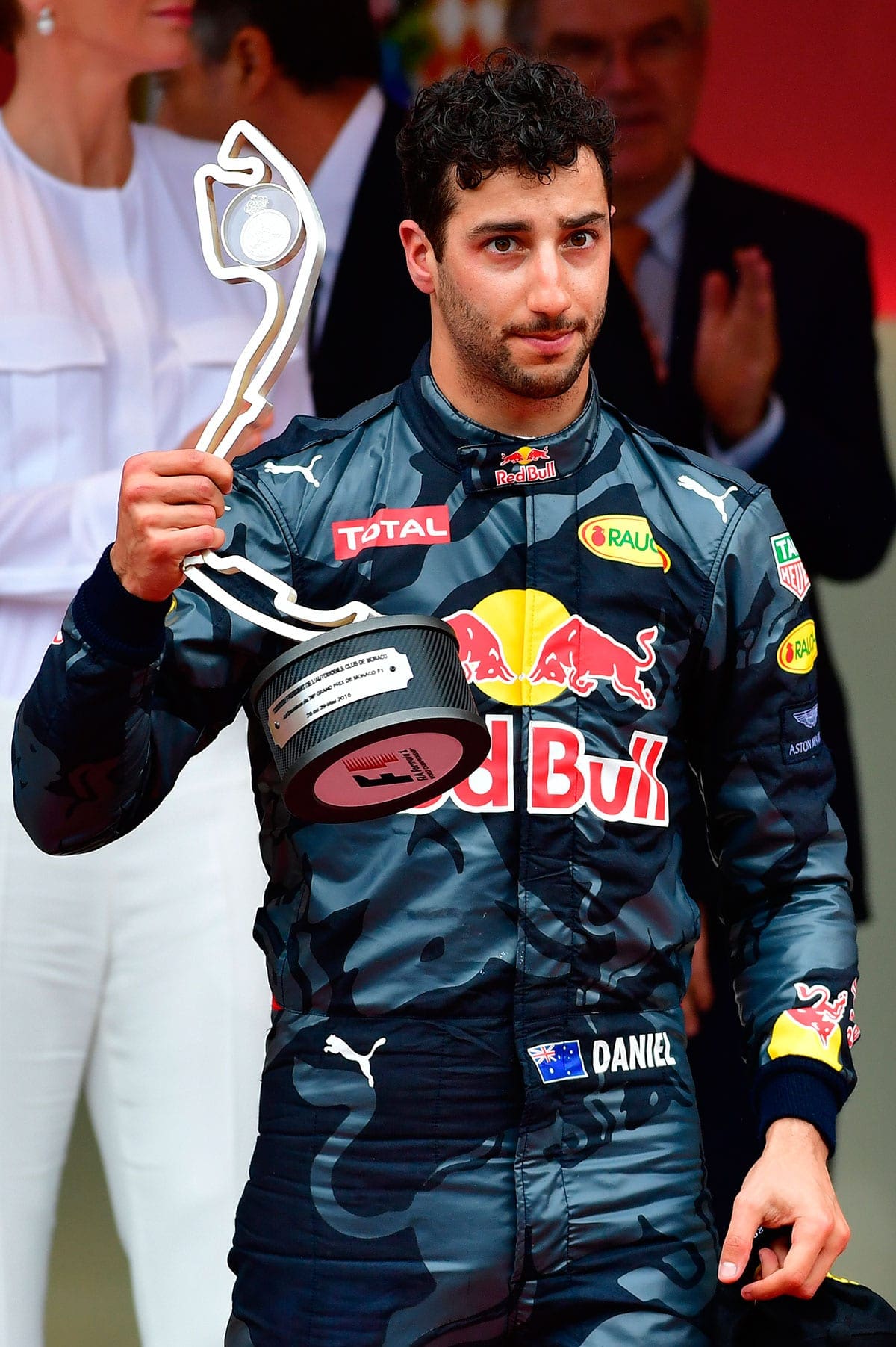 Daniel Ricciardo critica Red Bull por erro nos boxes