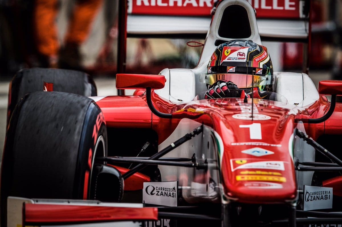 Leclerc conquista quarta vitória na F2 e dispara na liderança