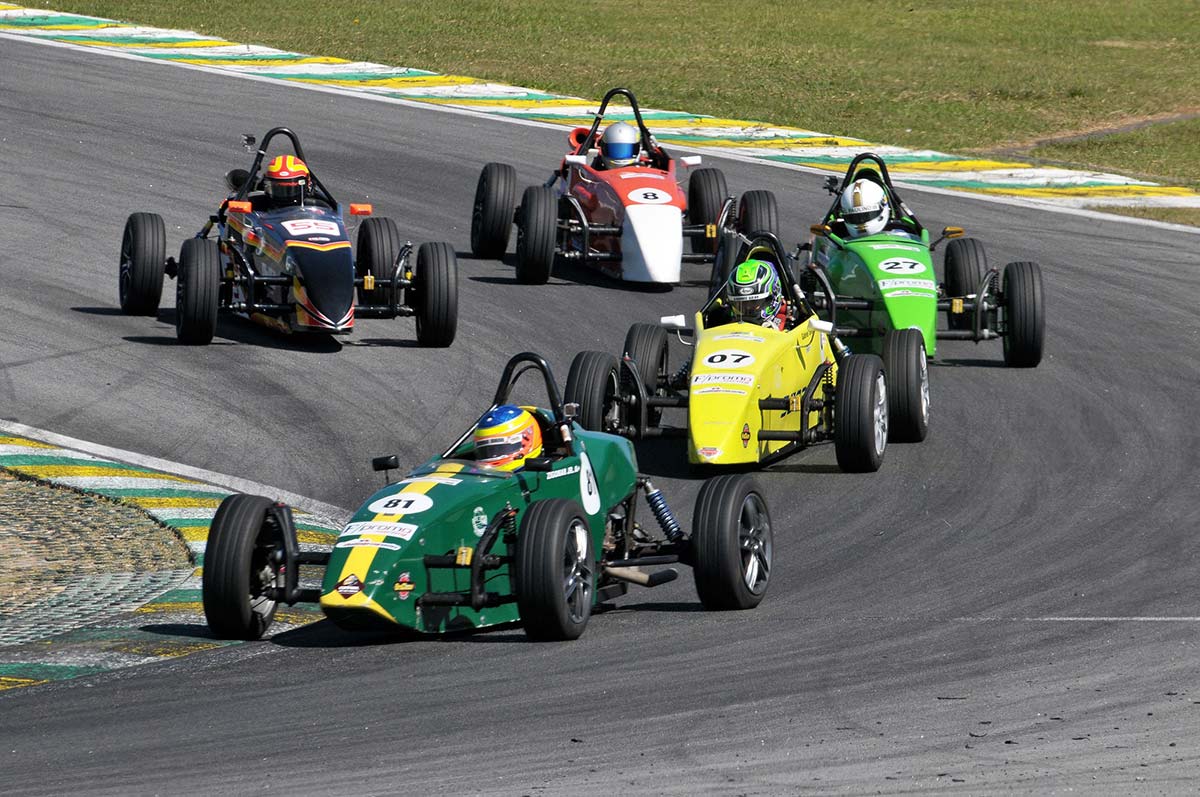 FVee chega aos 50 anos no Brasil com show em Interlagos e título ...