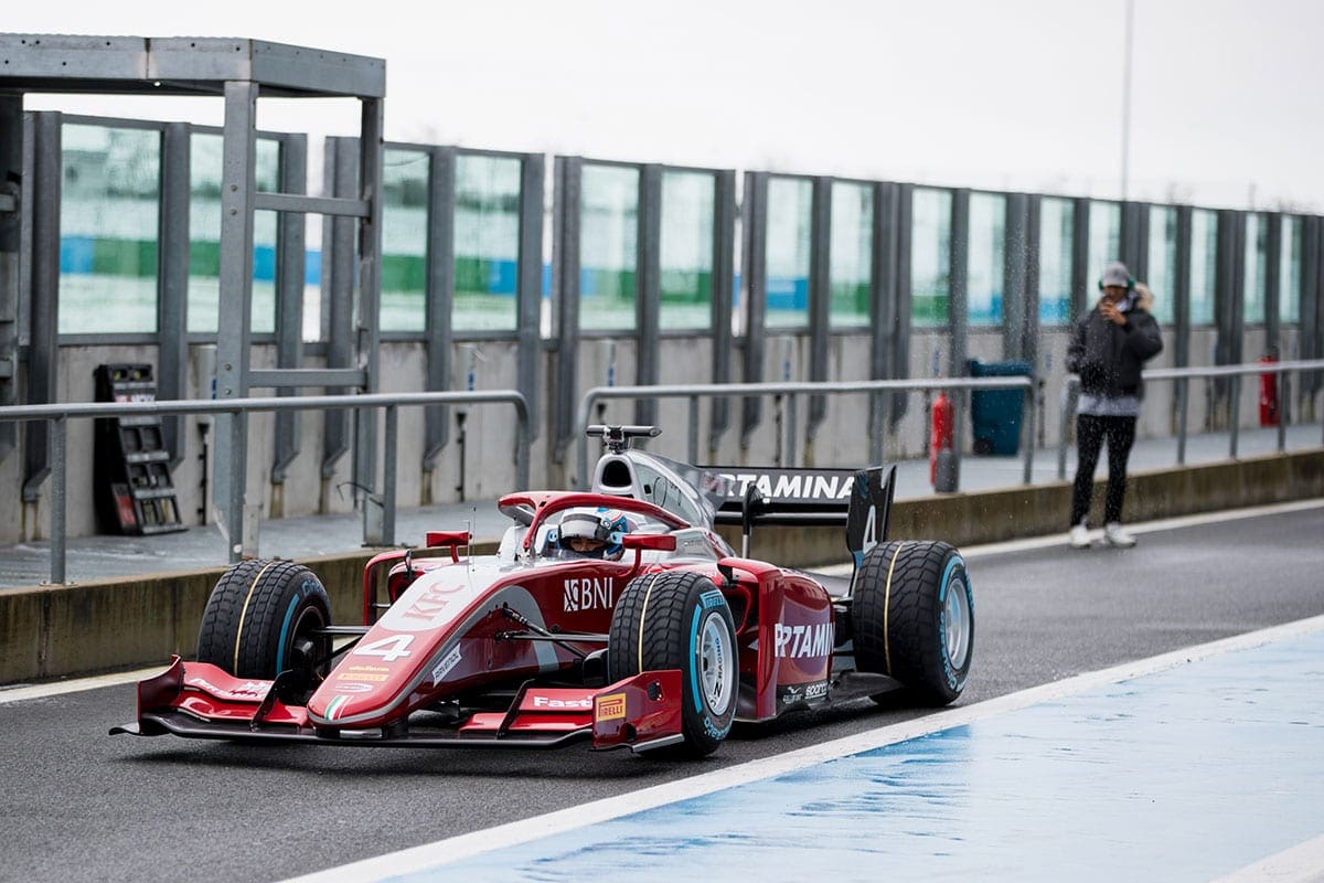 Equipes estreiam novo carro da Fórmula 2 em Magny-Cours