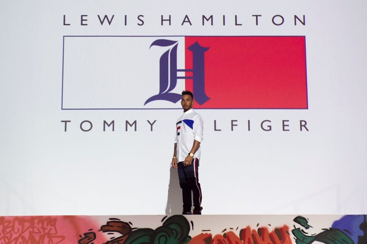Tommy Hilfiger e Lewis Hamilton anunciam coleção colaborativa "TommyXLewis"