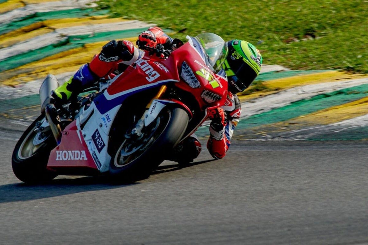 Eric Granado vence primeira etapa do SuperBike Brasil