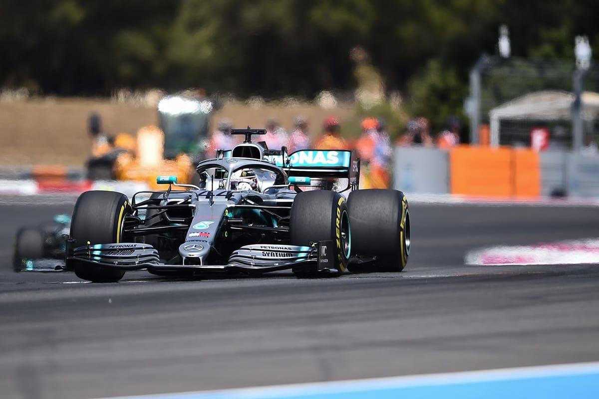 Hamilton foi completo na França e faz história com a Mercedes