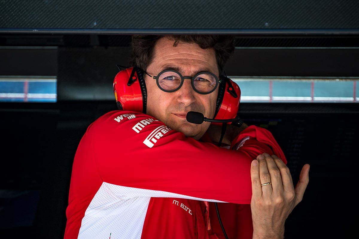 Binotto diz que a Ferrari é criticada com ou sem ordens de equipe