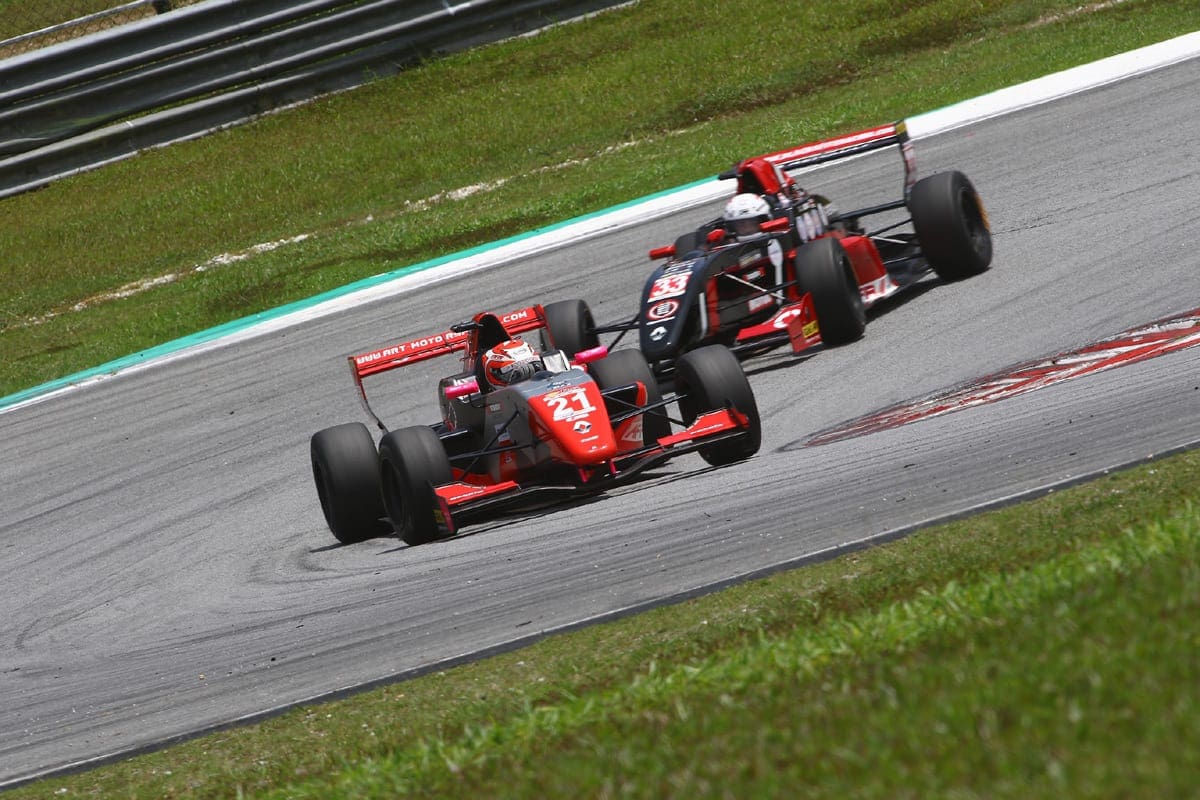 F-Renault Asiática: Bruno Carneiro sobe duas vezes ao pódio em Sepang
