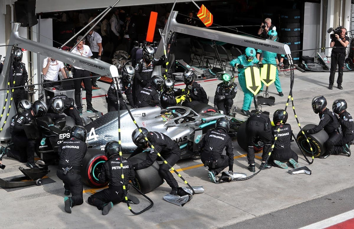 Hamilton defende pit stop da Mercedes no final do GP do Brasil