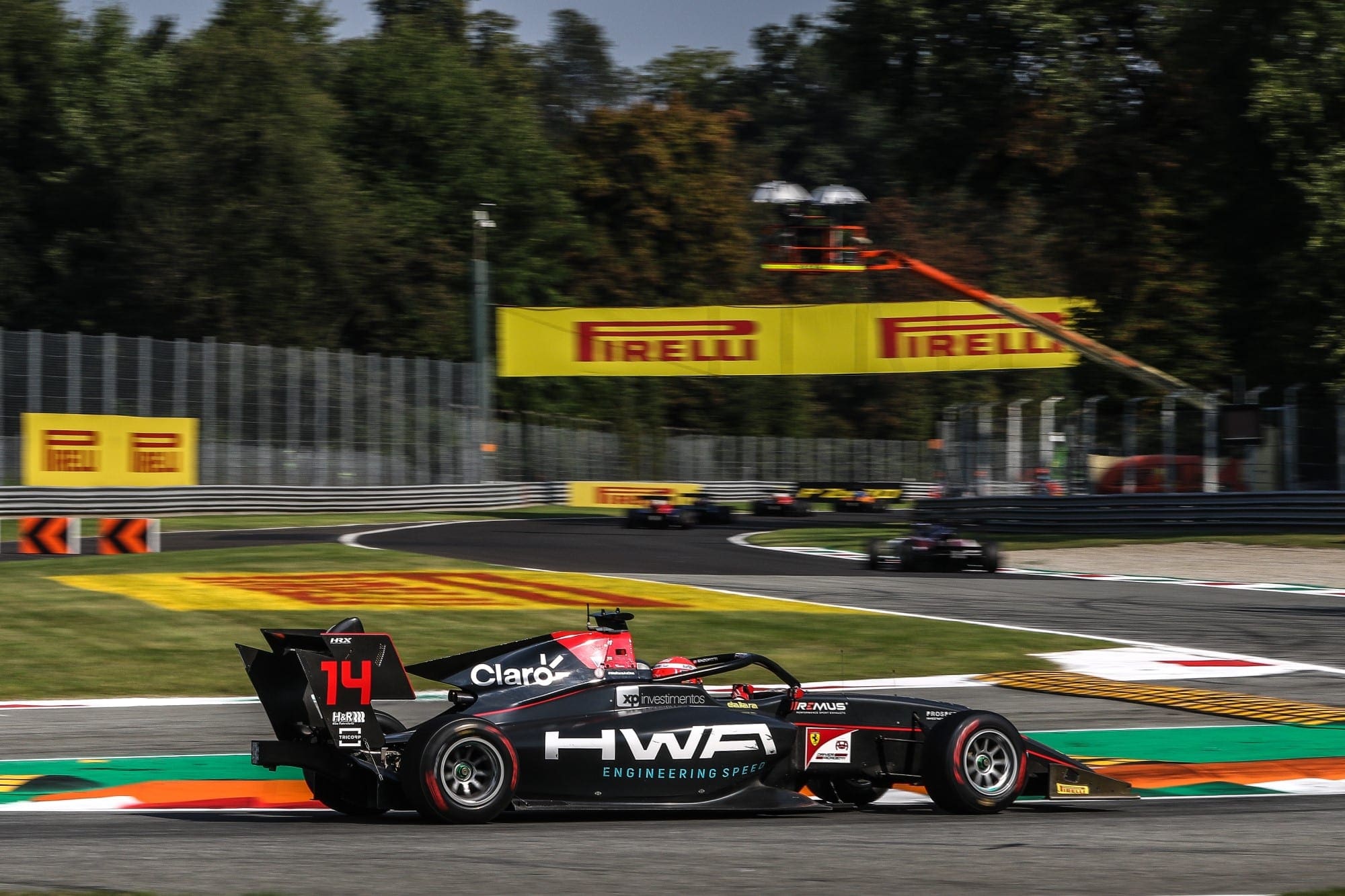 Enzo Fittipaldi brilha em Monza na F3 e lidera prova até sofrer toque e ...