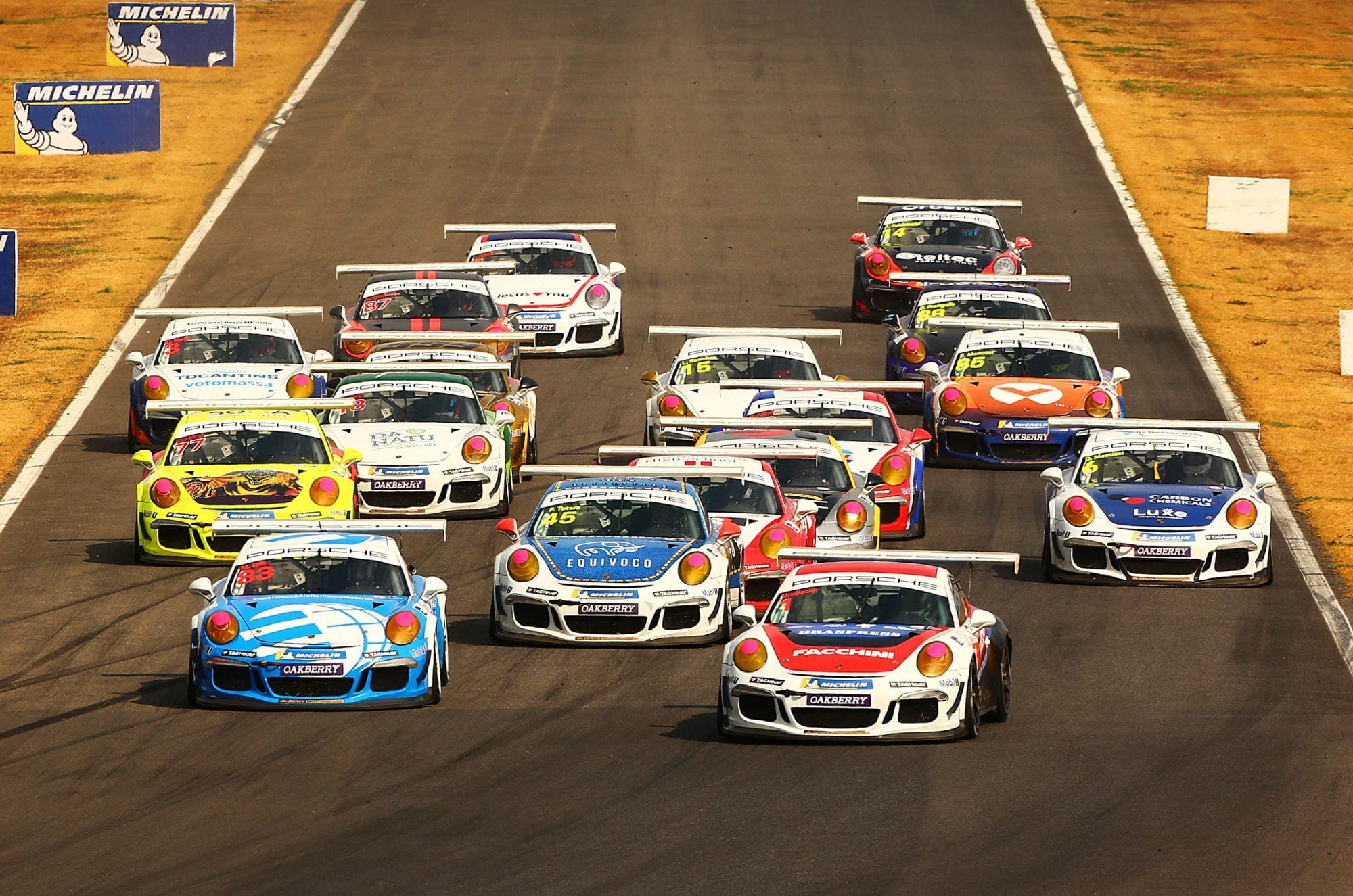 Galeria: confira as imagens deste sábado da Porsche Sprint Cup em Goiânia