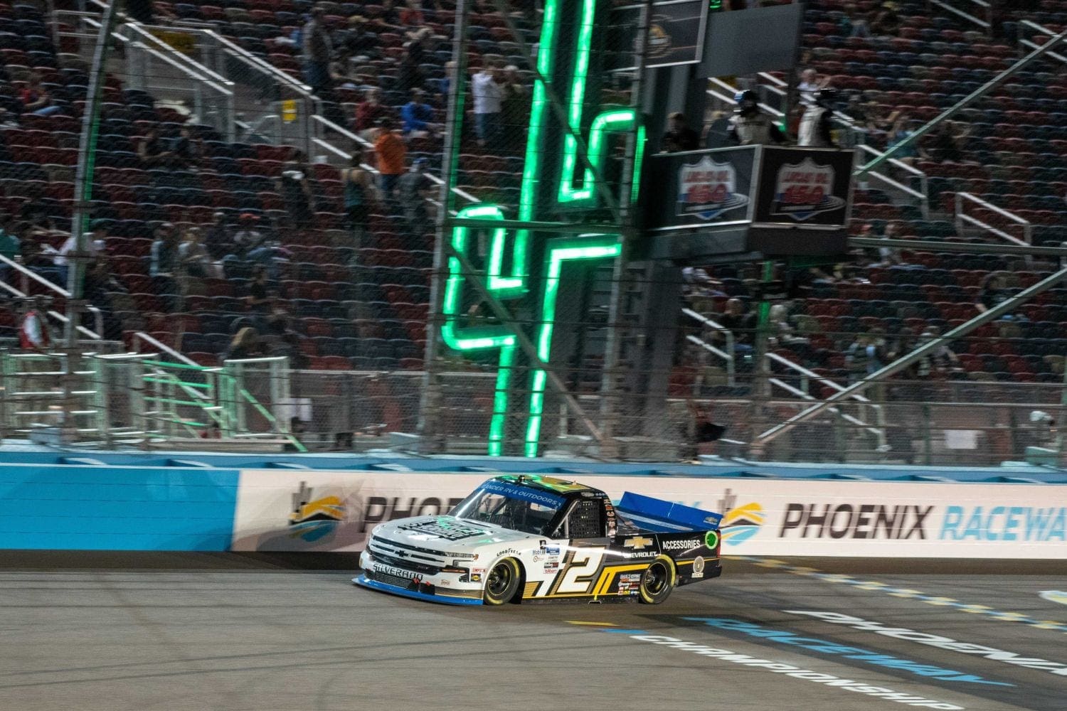 Sheldon Creed vence em Phoenix e é campeão da Nascar Truck Series