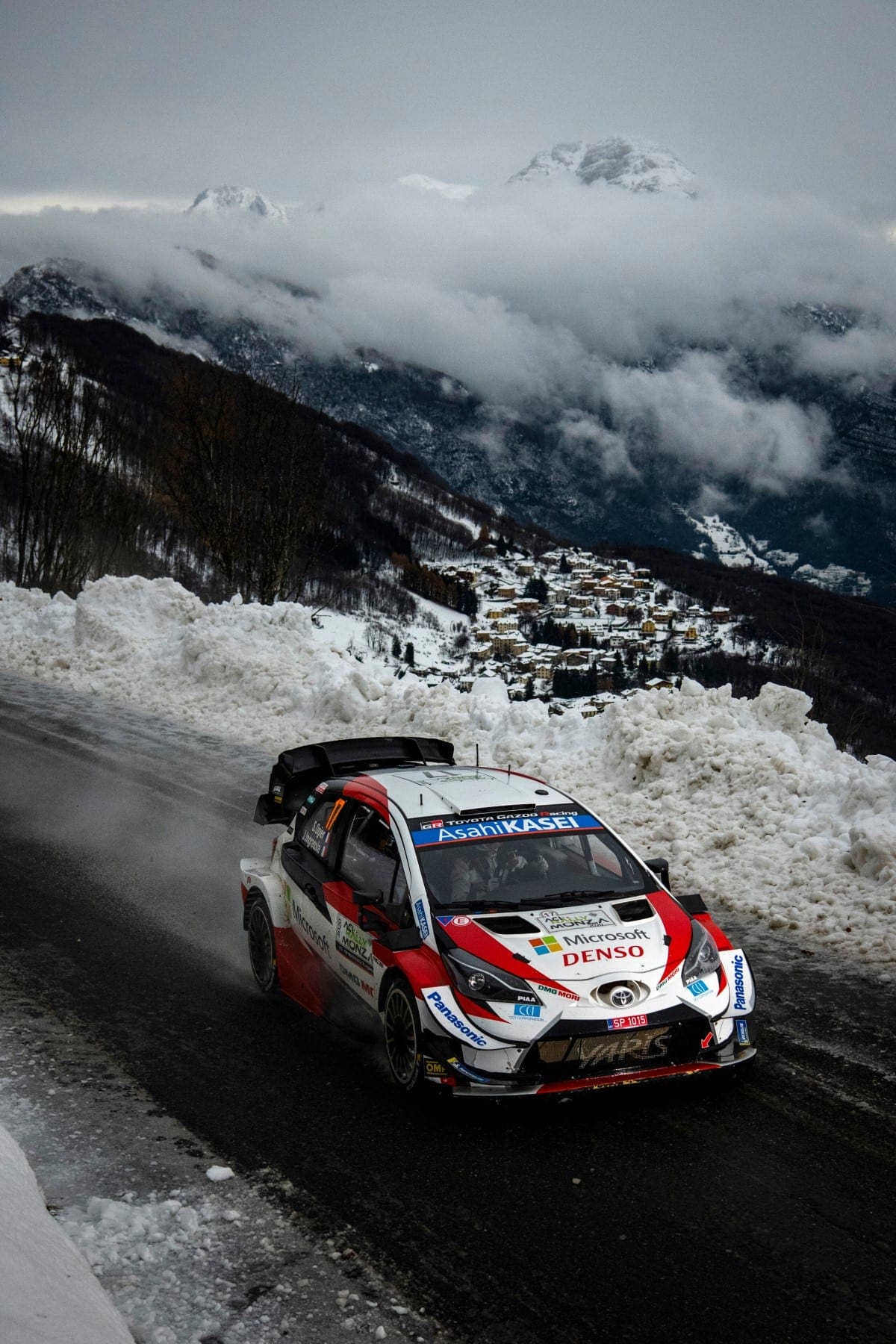 Sébastien Ogier lidera etapa de sábado na WRC