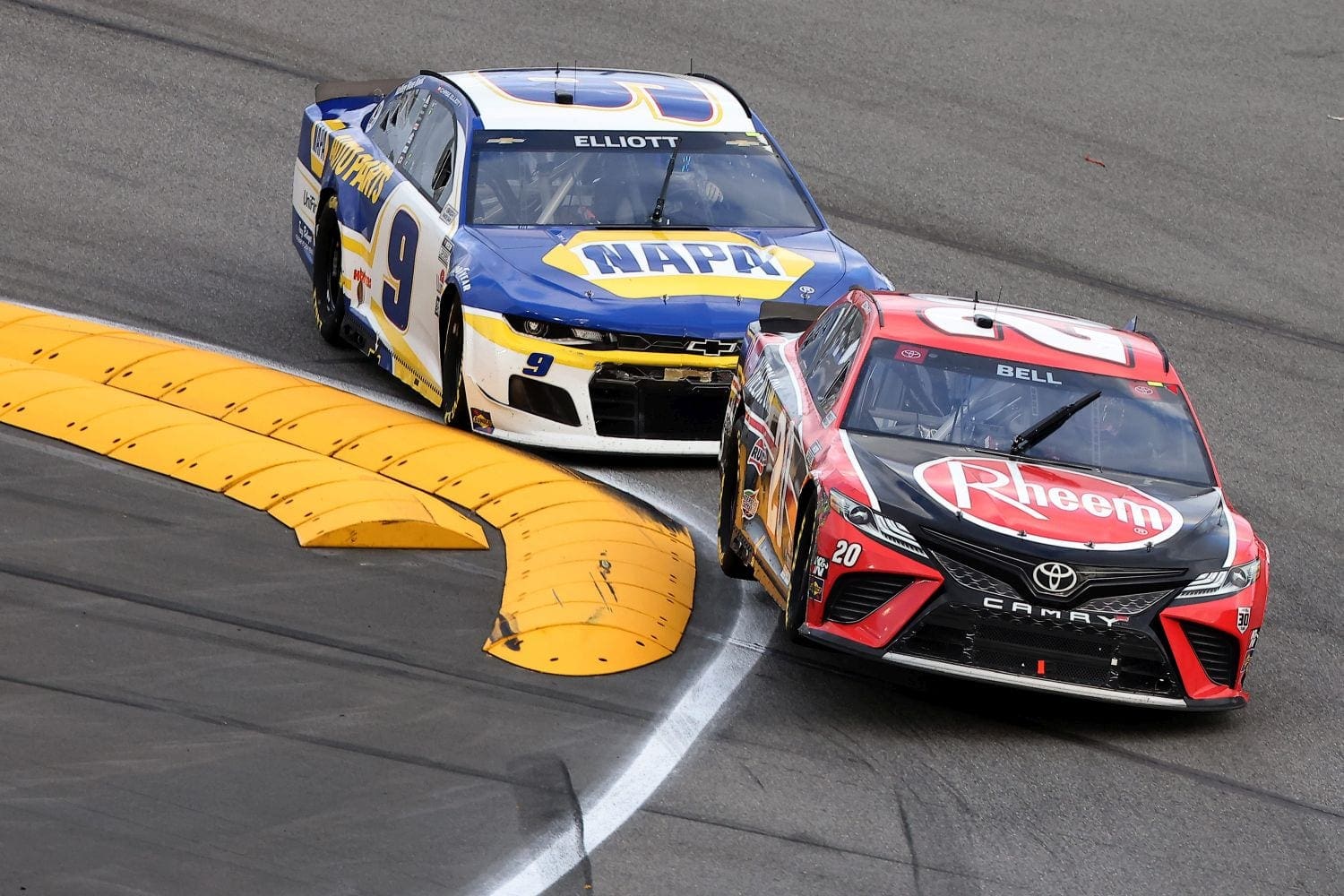 Nascar: Bell supera Logano no final e vence no misto de Daytona