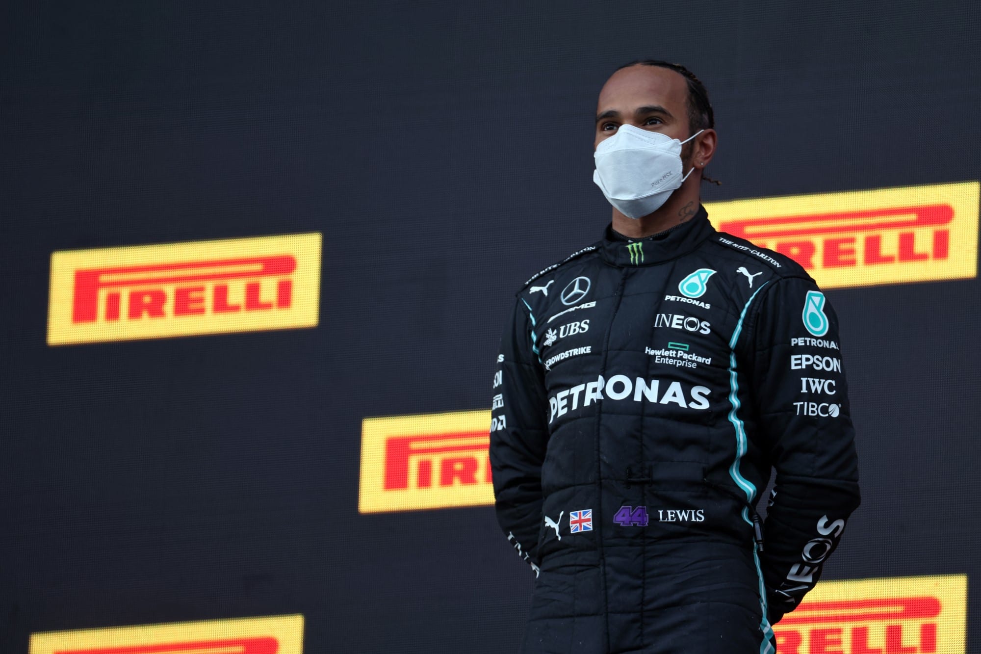 Hamilton assume papel de conselheiro para pilotos e deixa marca ainda ...