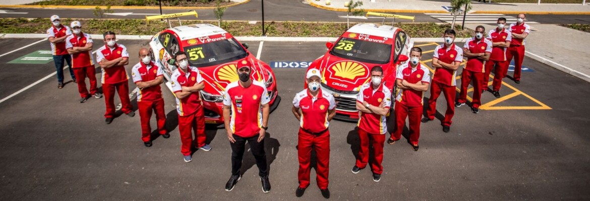 Shell V-Power exibe carros para a Stock Car em hospital em Curitiba