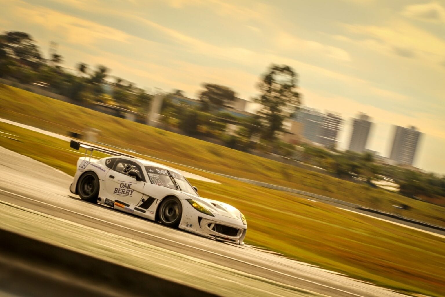 #respecttheoak é o grito de guerra da Oakberry e da Oak Racing Team ...