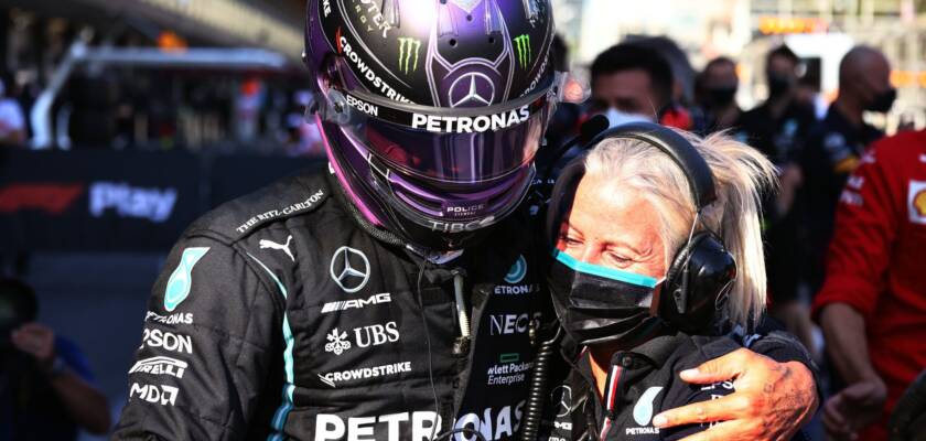 F1: Angela Cullen envia mensagem para Hamilton após vitória histórica ...