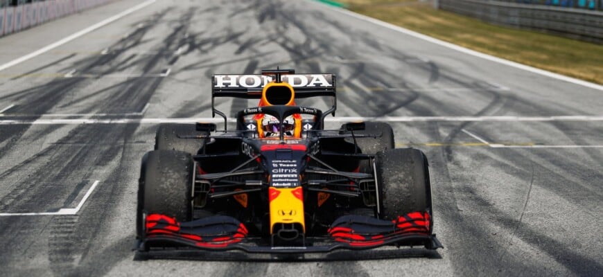 O carro da Red Bull F1 evoluiu bastante, diz Verstappen