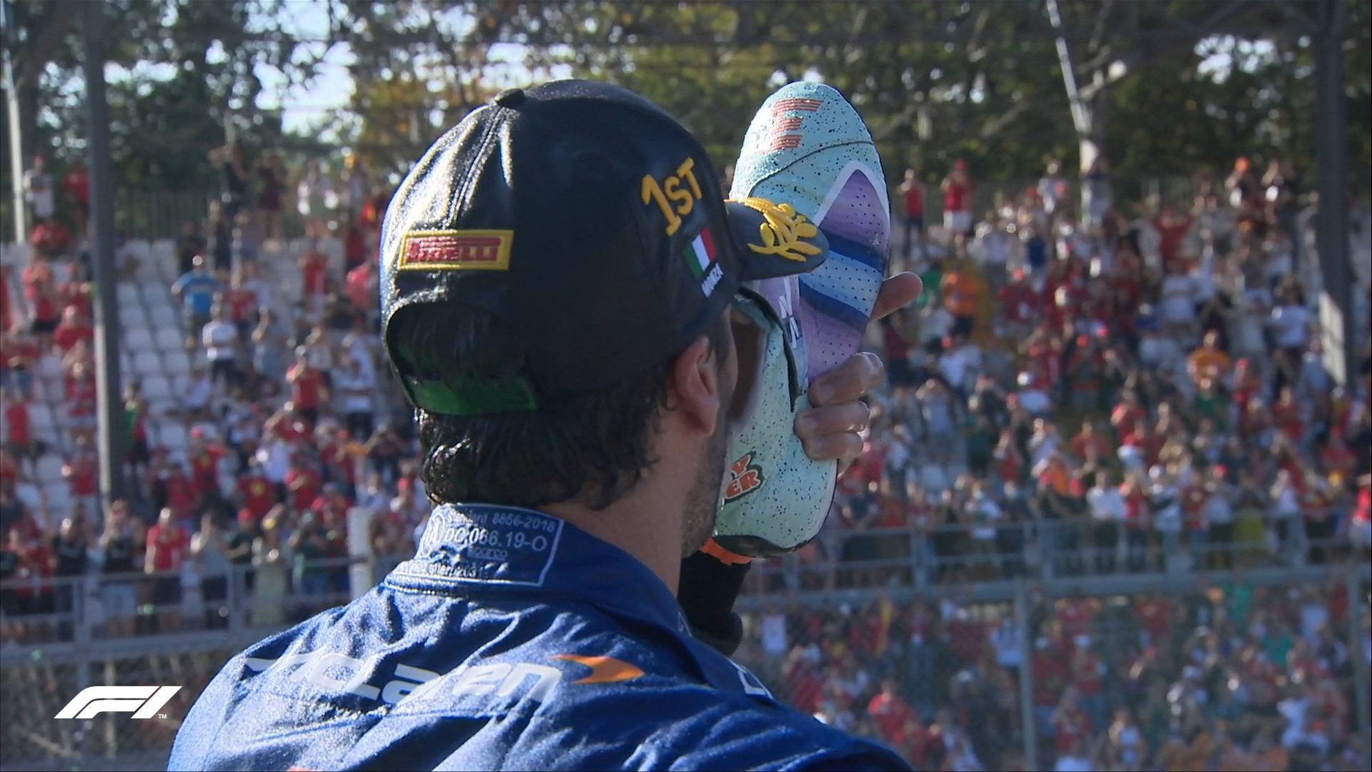 Vídeo: Ricciardo comemora primeira vitória com McLaren com shoey em Monza