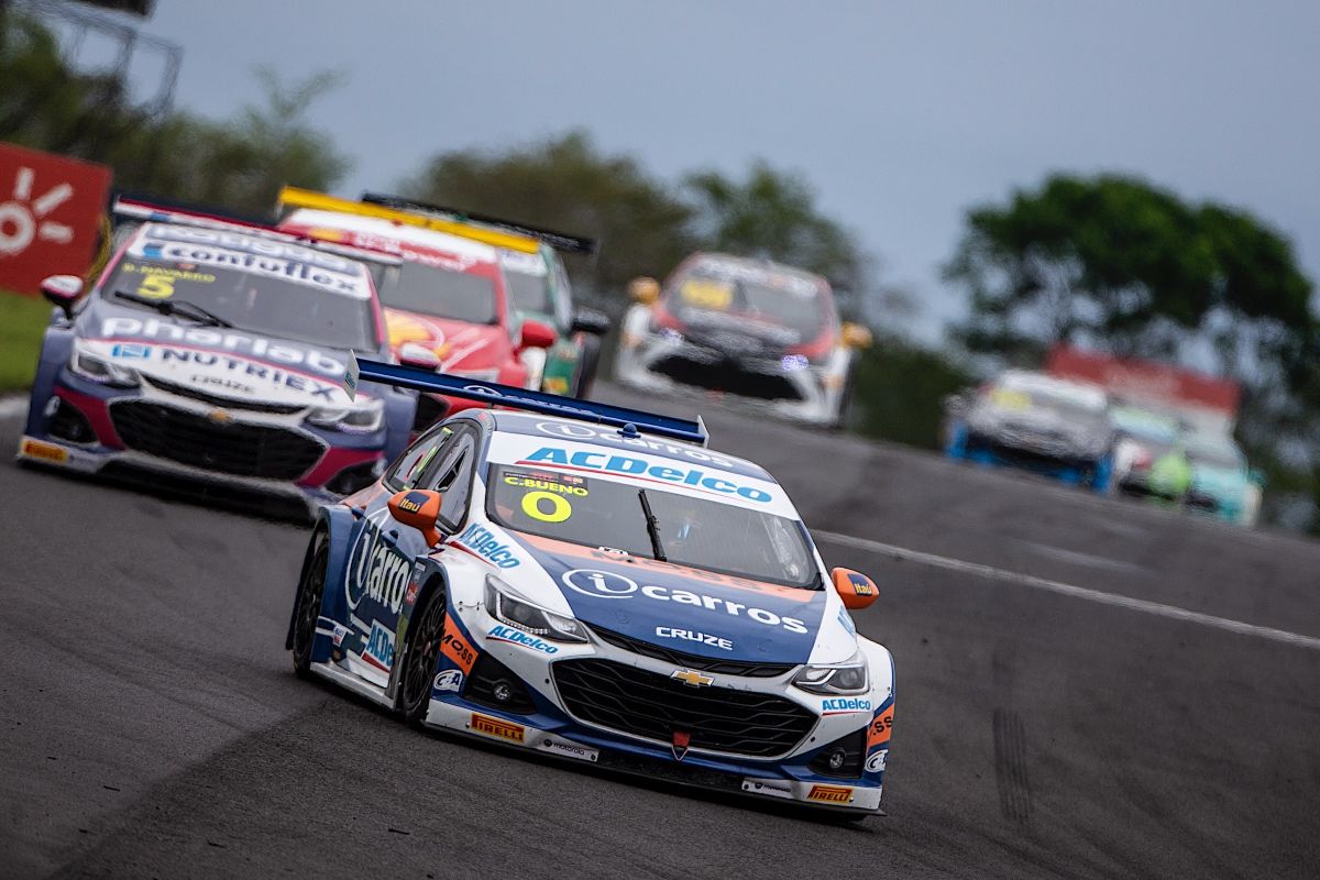 Batida na primeira volta impede top-5 de Cacá Bueno, que mesmo assim ...