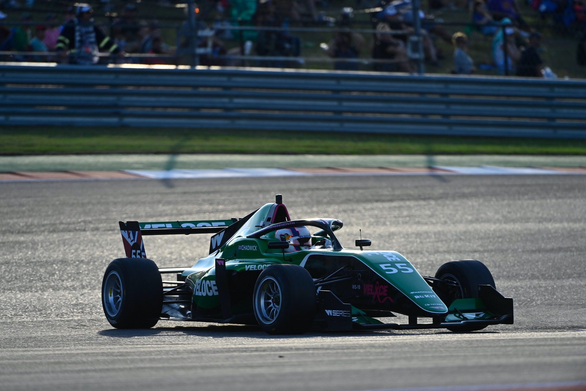 Chadwick vence corrida 2 do GP dos EUA e conquista bicampeonato da W Series