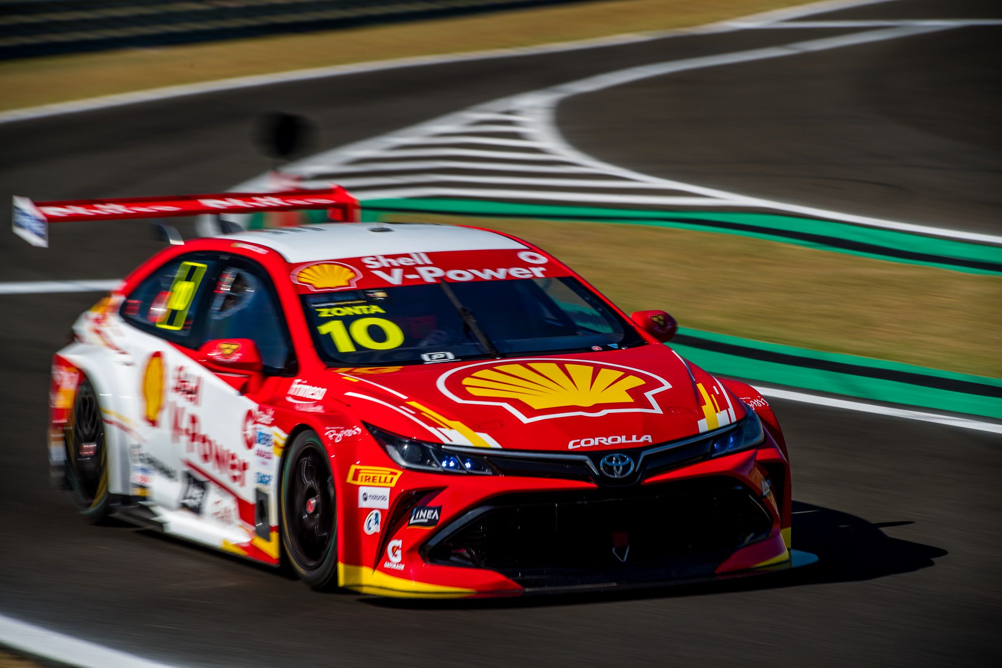 Ricardo Zonta recebe Danilo Dirani no carro Shell #10 para a Corrida de ...