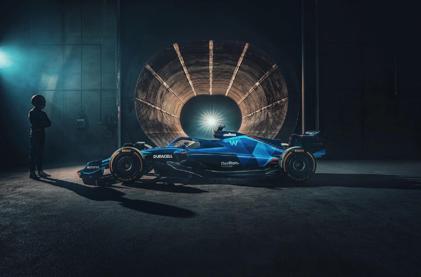 Williams apresenta pintura predominante azul e detalhes em vermelho ...