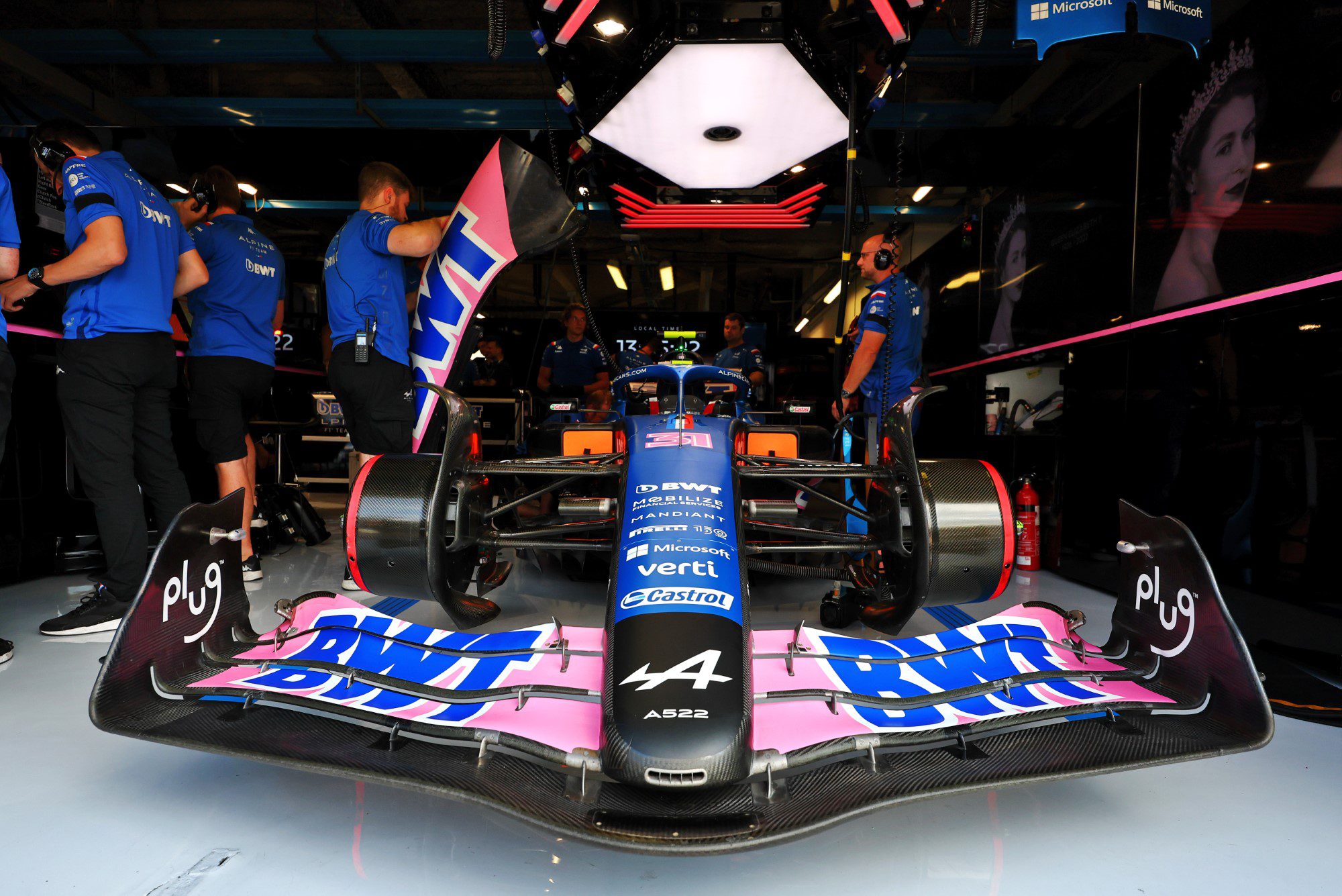 F1: Pilotos e equipe prestam homenagem a Rainha Elizabeth II no GP da ...