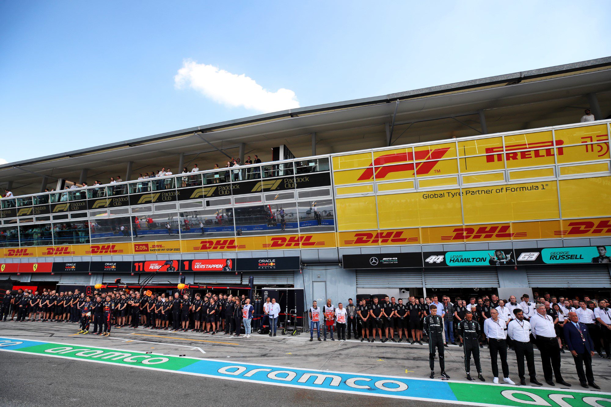 F1: Pilotos e equipe prestam homenagem a Rainha Elizabeth II no GP da ...