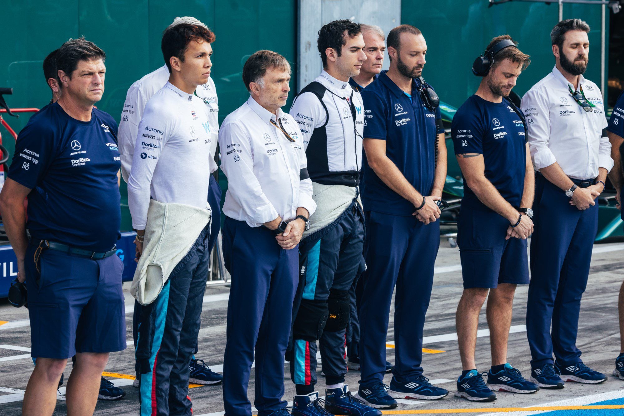 F1: Pilotos e equipe prestam homenagem a Rainha Elizabeth II no GP da ...