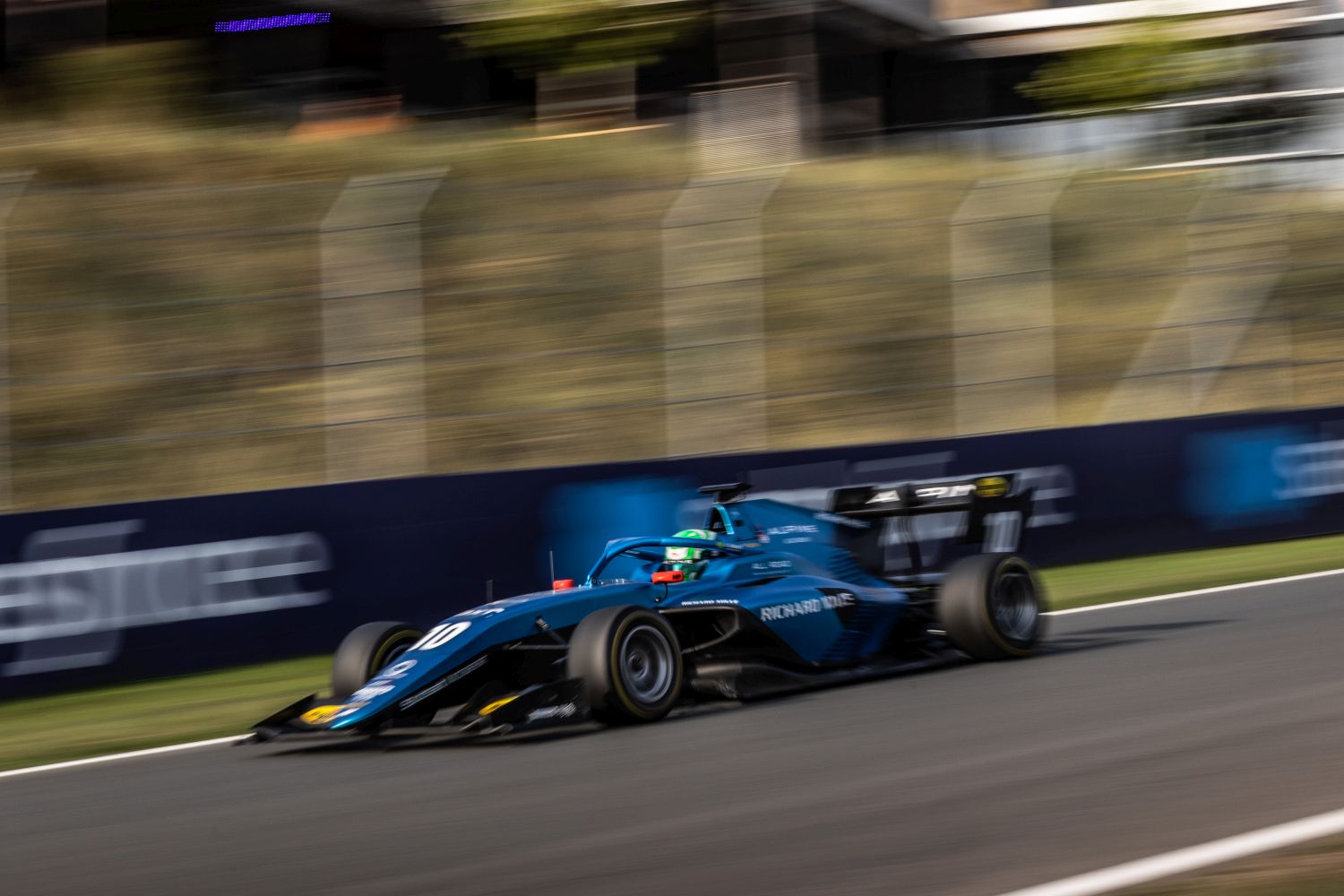 Collet vira líder no início e vence corrida 1 da F3 em Zandvoort