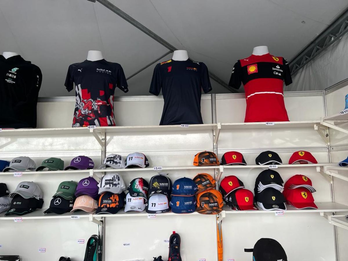 Lojas em Interlagos vendem bonés oficiais a partir de R$ 400