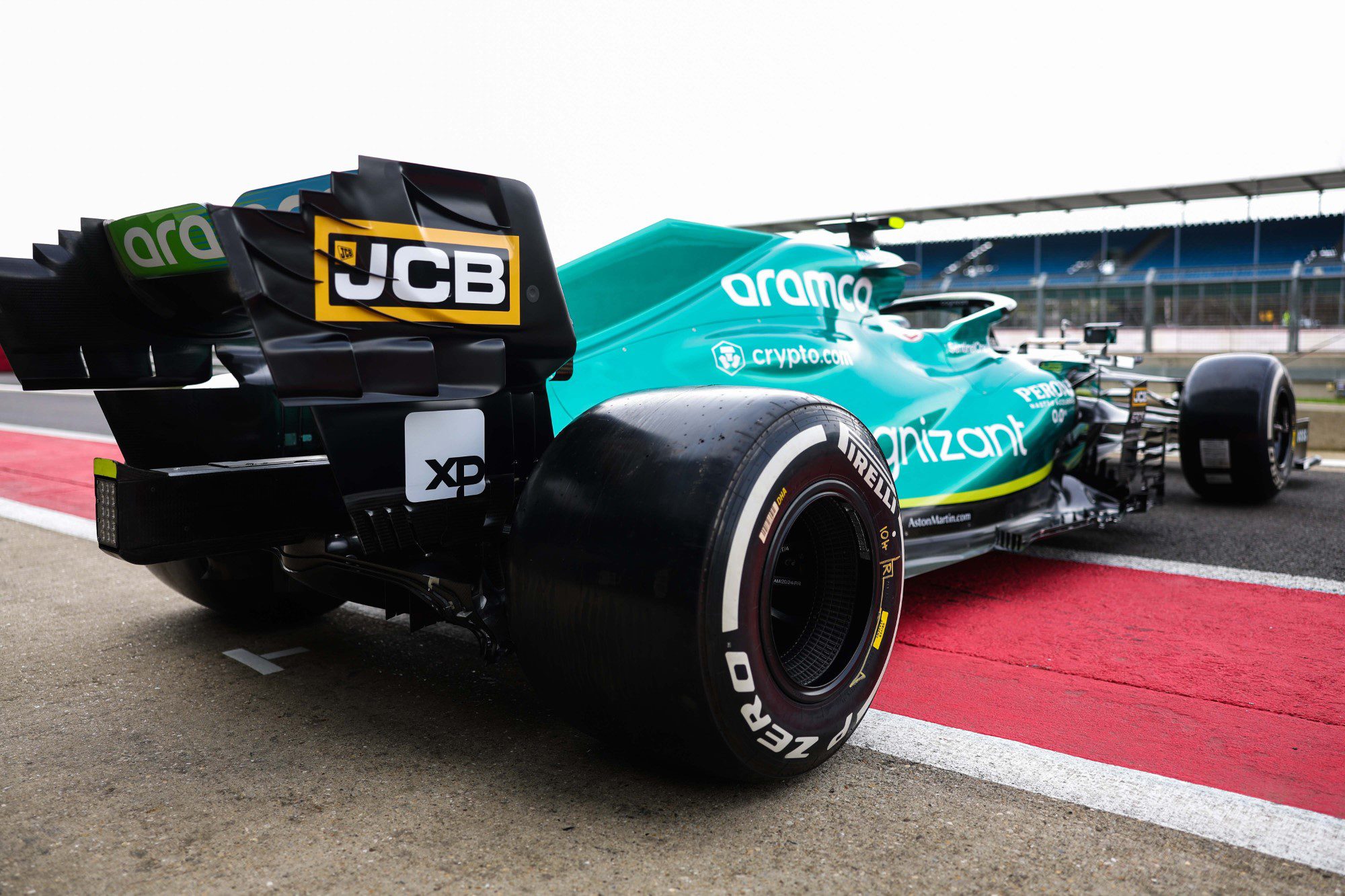 XP anuncia parceria com a Aston Martin F1 de Drugovich