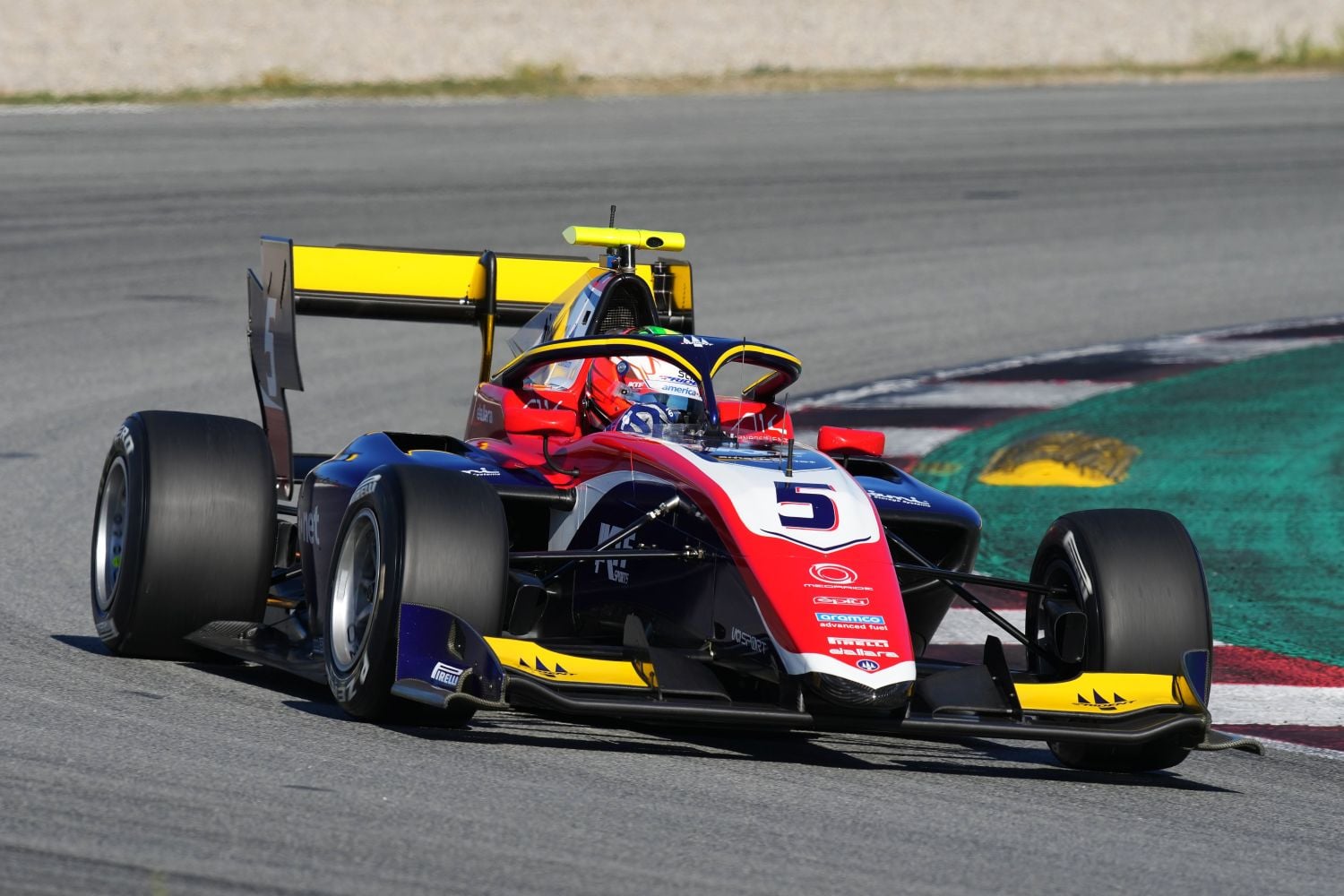 F3: Bortoleto lidera quinta-feira de testes em Barcelona