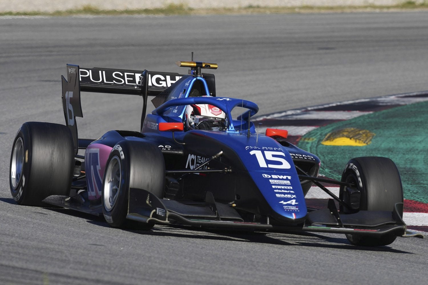 Mini acerta volta no final e lidera treino livre da F3 em Mônaco