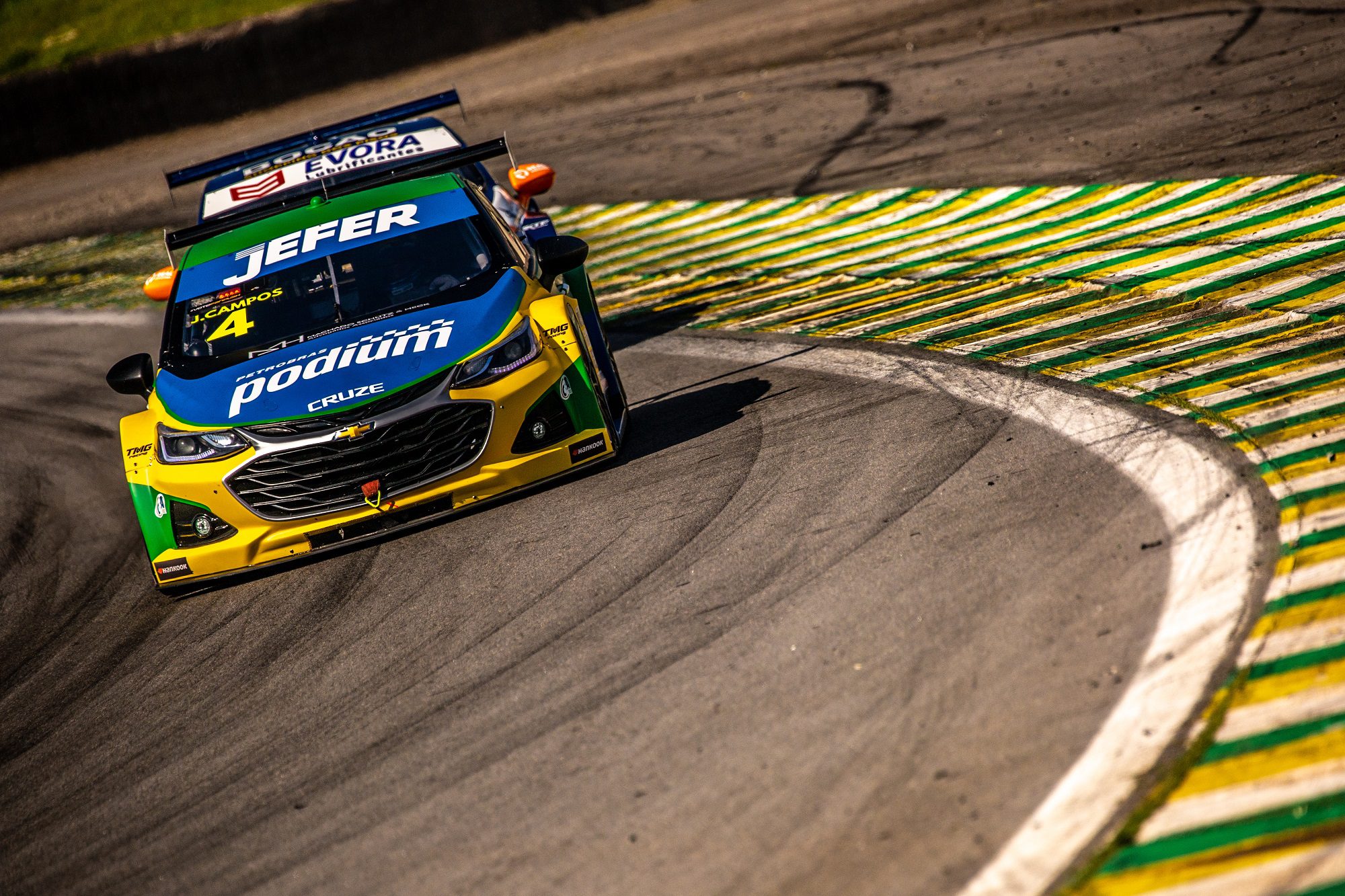 Campos conquista segundo lugar em Interlagos na pista, mas sofre ...