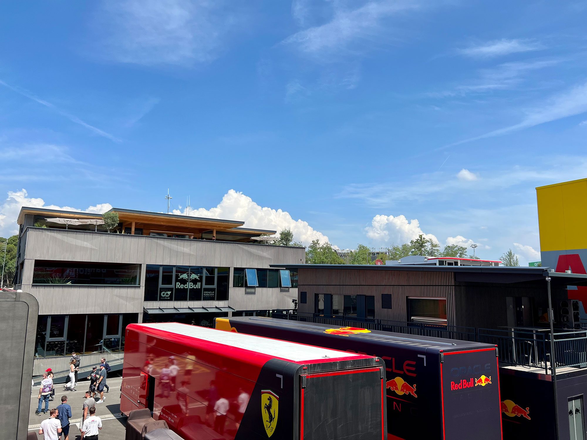 F1: Sol domina o céu de Barcelona antes dos treinos livres de sexta