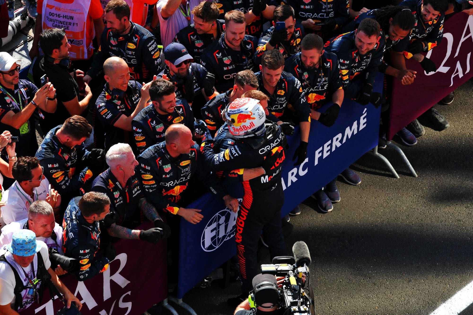 F1: Red Bull quebra recorde histórico e Horner atribui méritos a Verstappen e Perez