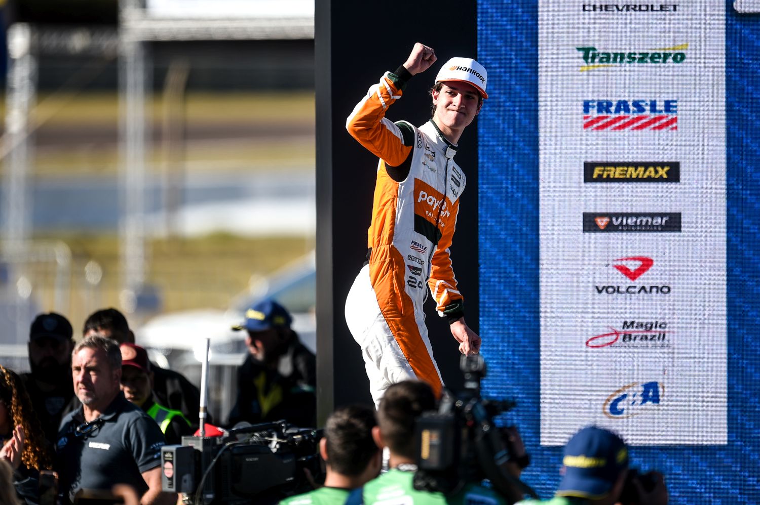 Barrichello Bartz exalta evolução e "prêmio incrível" na Series