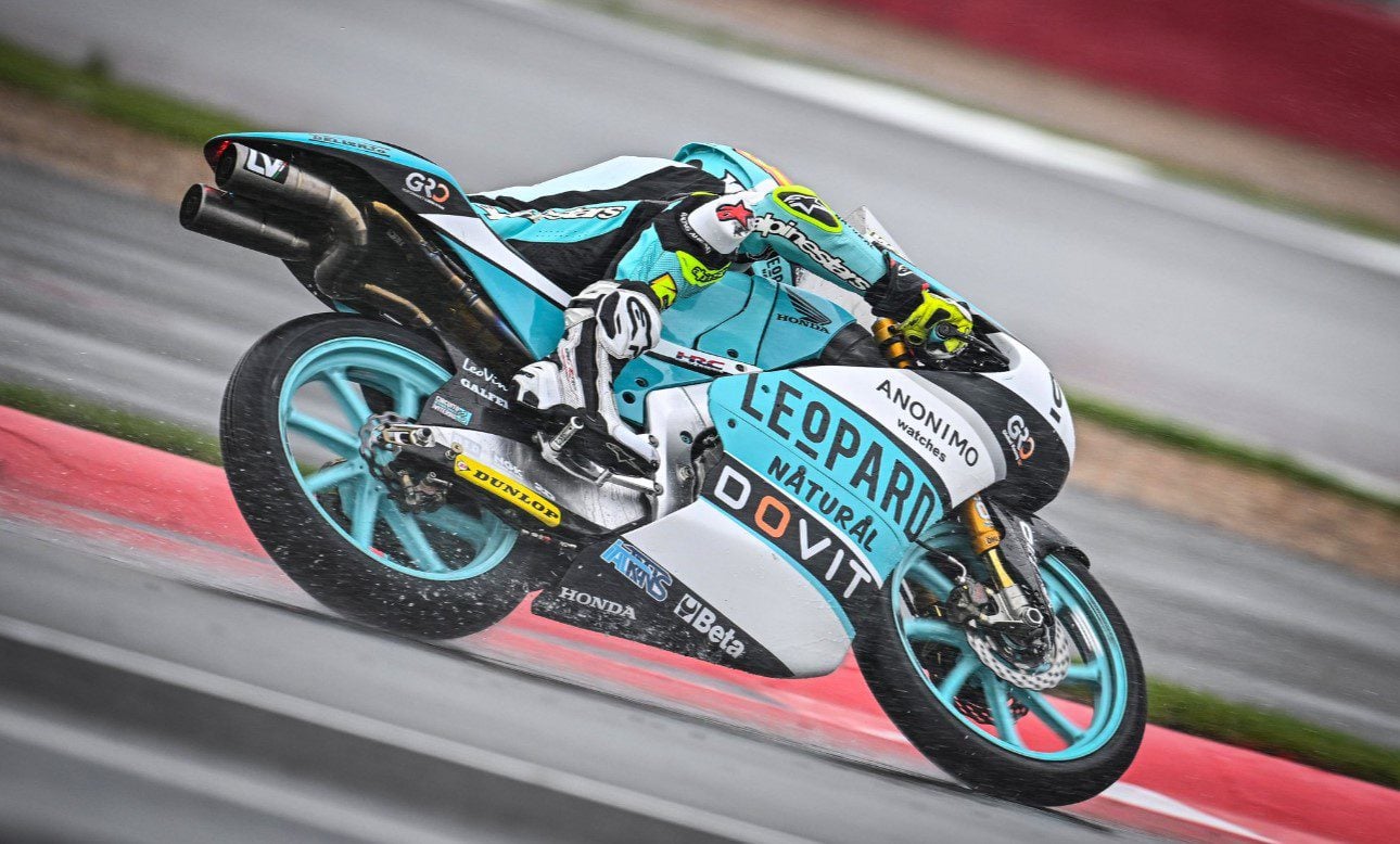 Masià é pole na Moto3 na Inglatera; Moreira larga em 16º