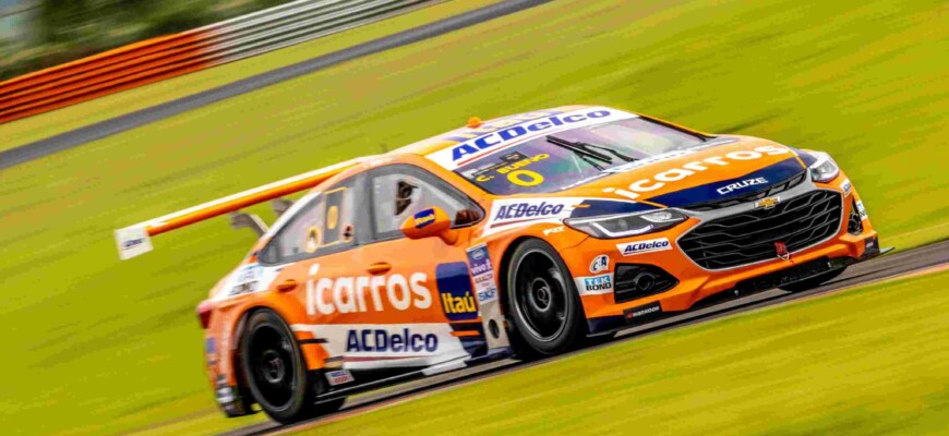 Stock Car: Cacá Bueno lidera corrida e garante dois top-10 no Velocitta