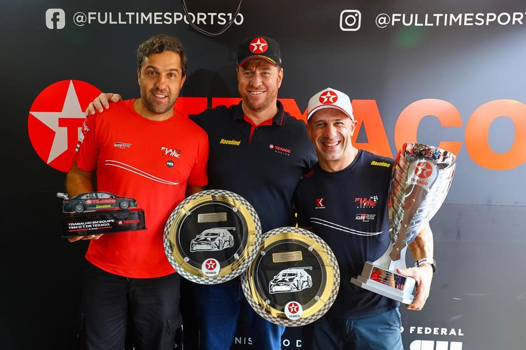 Stock Car: Tony Kanaan é homenageado pela Texaco Racing com troféus em ...