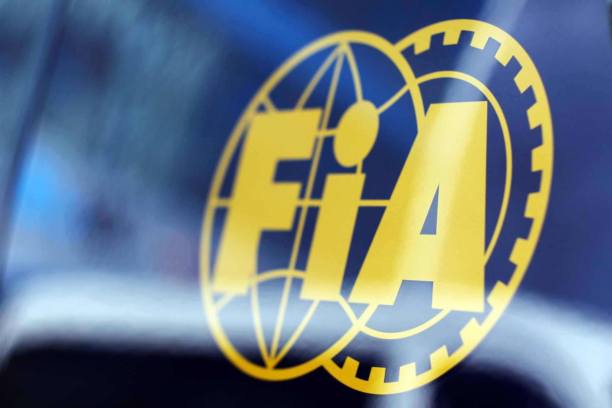 FIA revela resultados preocupantes sobre abuso nas redes sociais