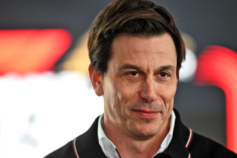 F1: Wolff vê Mercedes “no jogo” para a sessão de classificação em Singapura