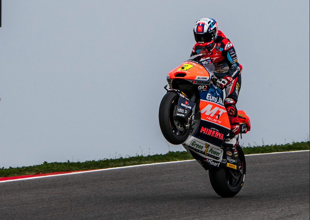 Garcia assume ponta na largada, vence em Austin e é líder da Moto2