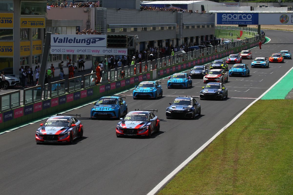 Três pilotos sul-americanos disputam a temporada 2024 do FIA TCR World Tour