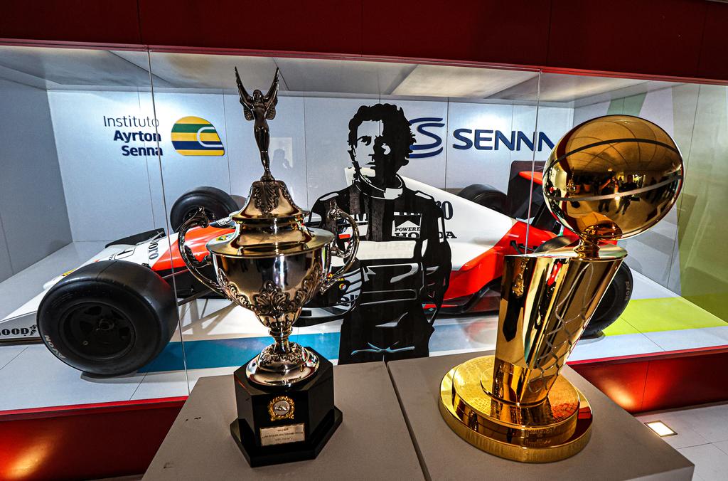 Senna Brands recebe troféu da NBA em encontro histórico no Brasil
