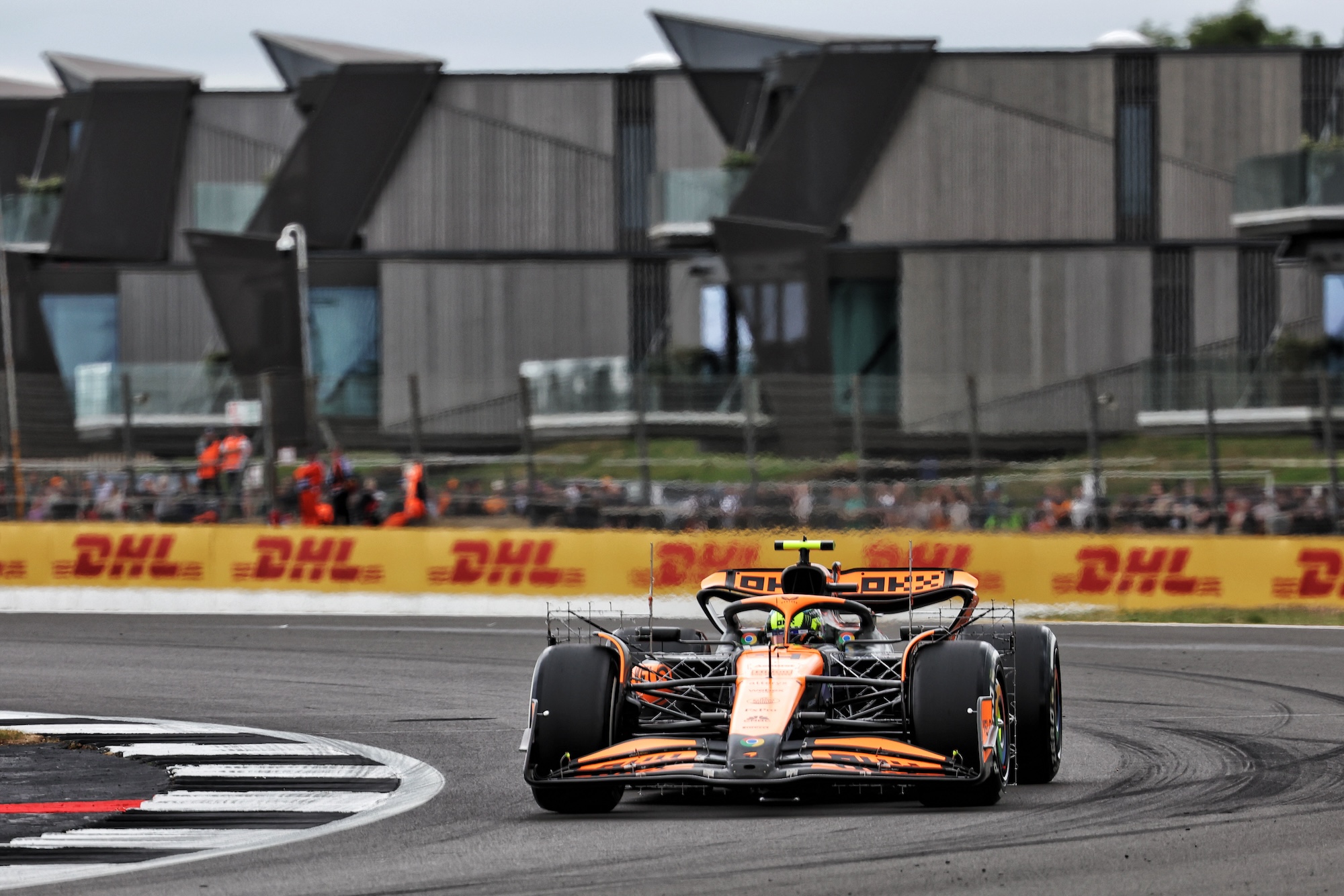 F1: Norris, Bearman e Sargeant testam pneus em Silverstone