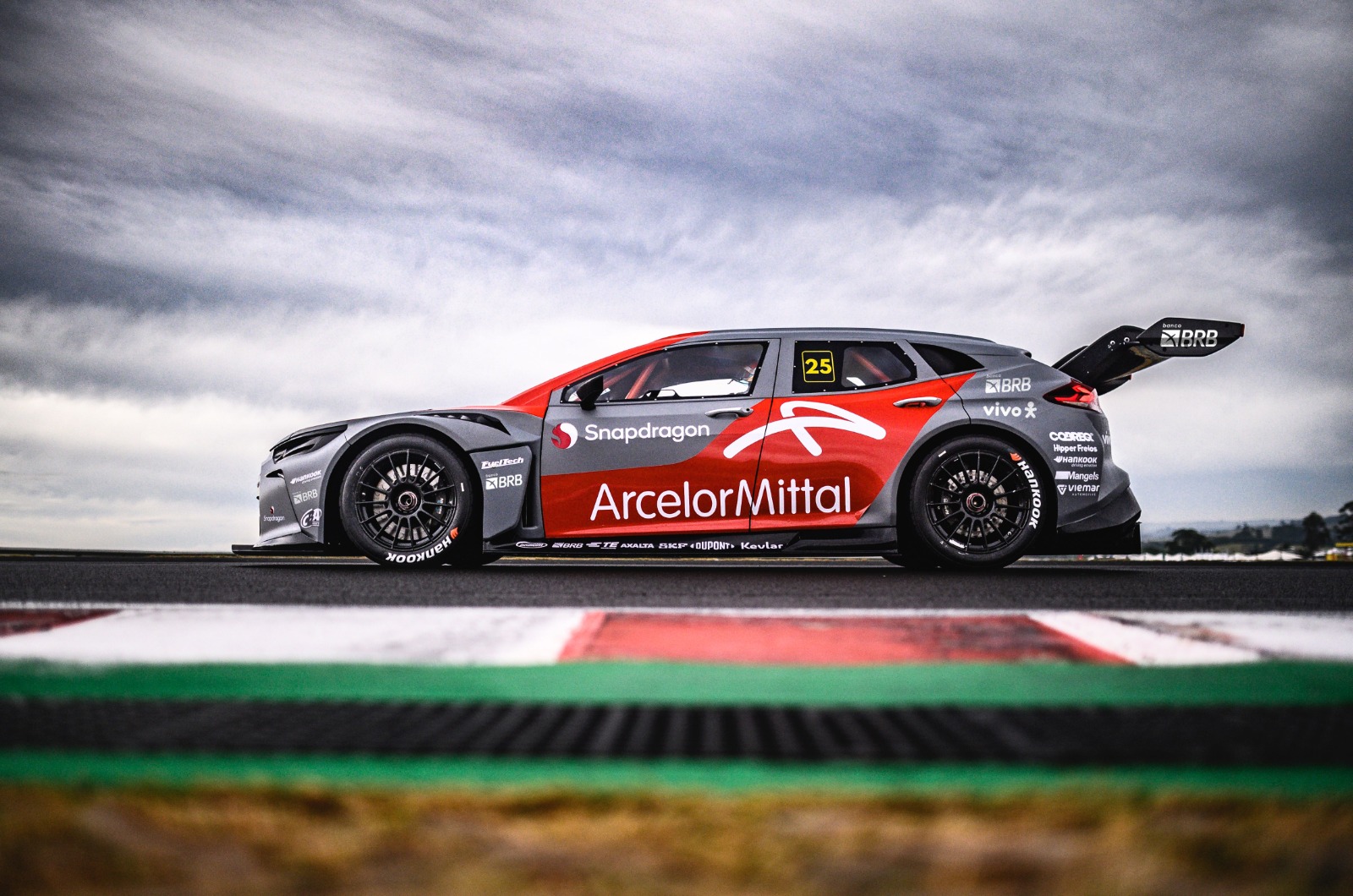 Stock Car apresenta Chevrolet Tracker que será utilizado na temporada 2025