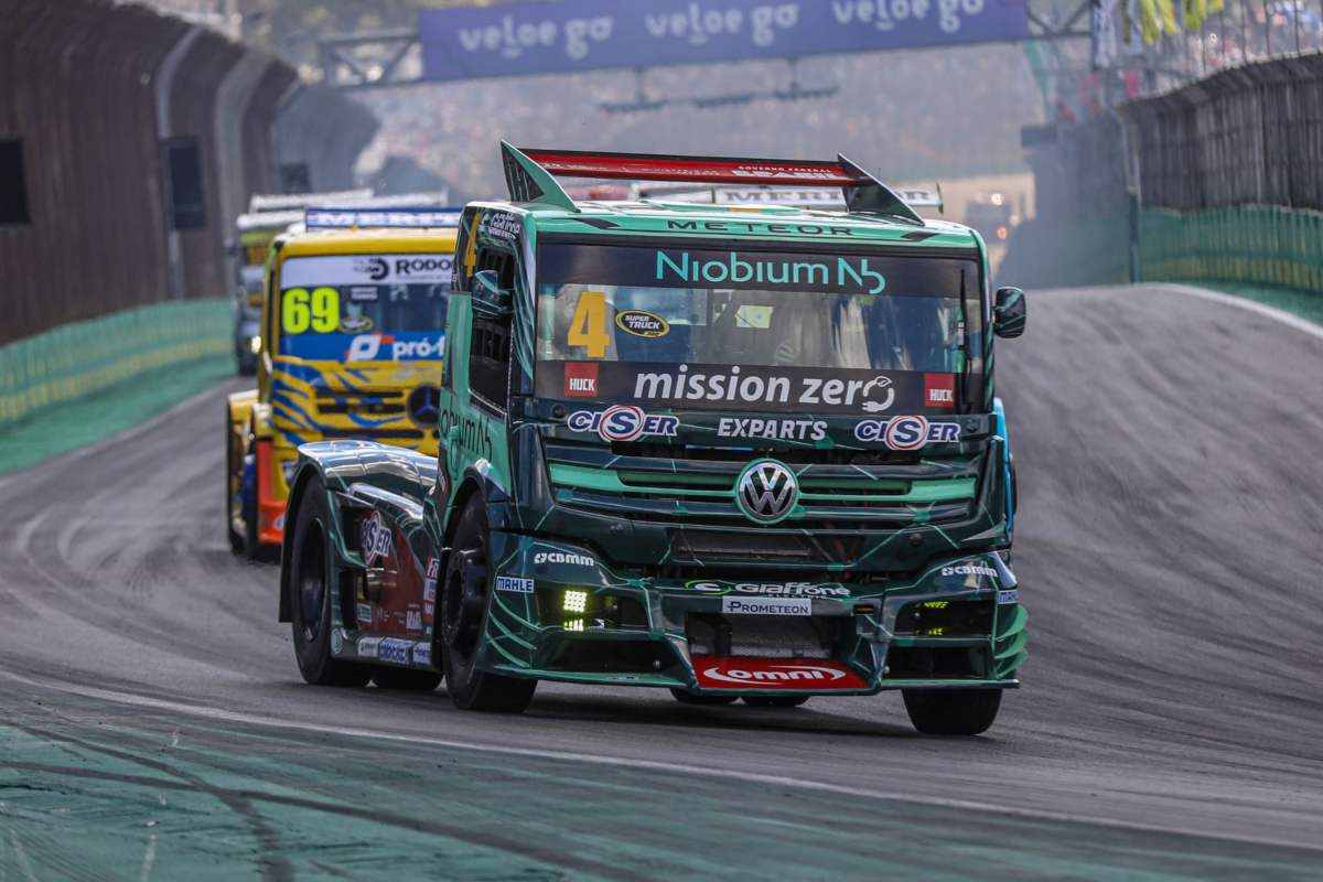 Felipe Giaffone segue líder da Copa Truck com a Volkswagen após metade ...