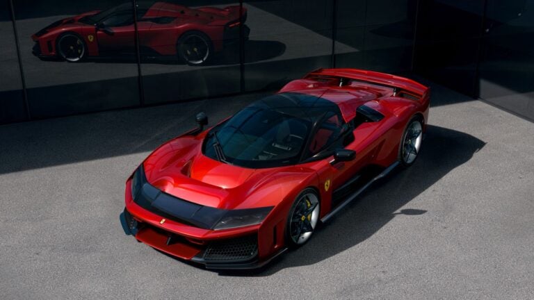 Ferrari apresenta F80, superesportivo híbrido de 1.200 cv
